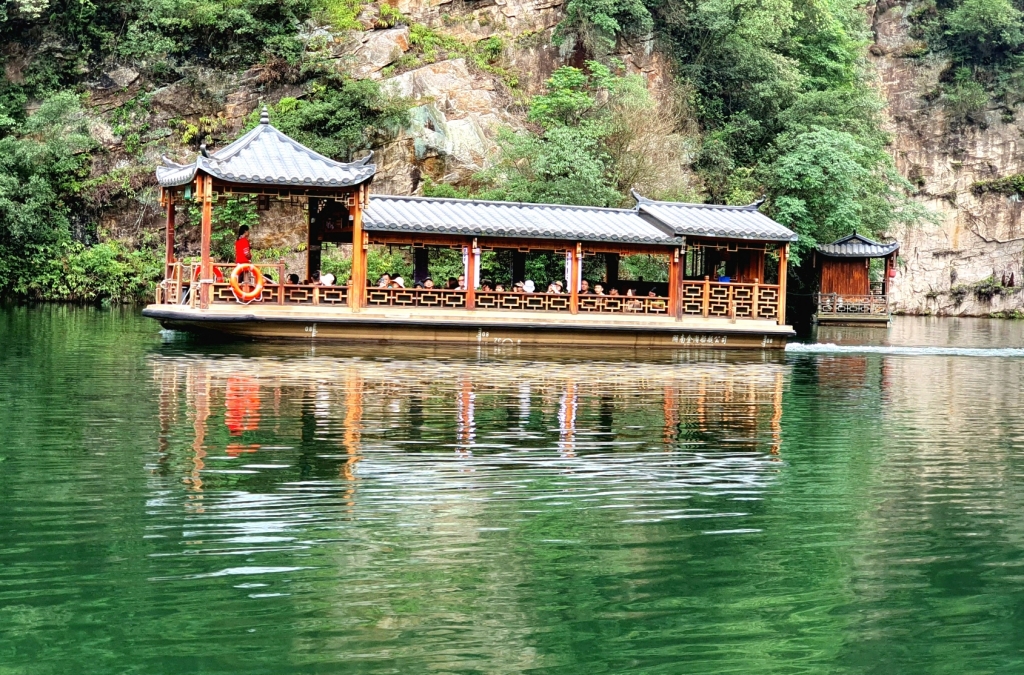 보봉호 유람선 타다 - Ramblr